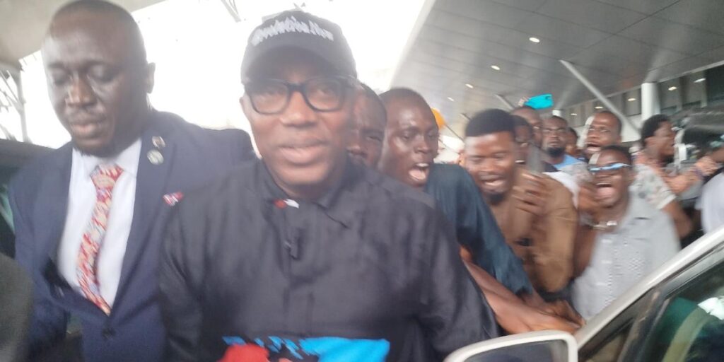 Immigration Detains, Release Sowore In Lagos Airport, Says He is on DSS ...